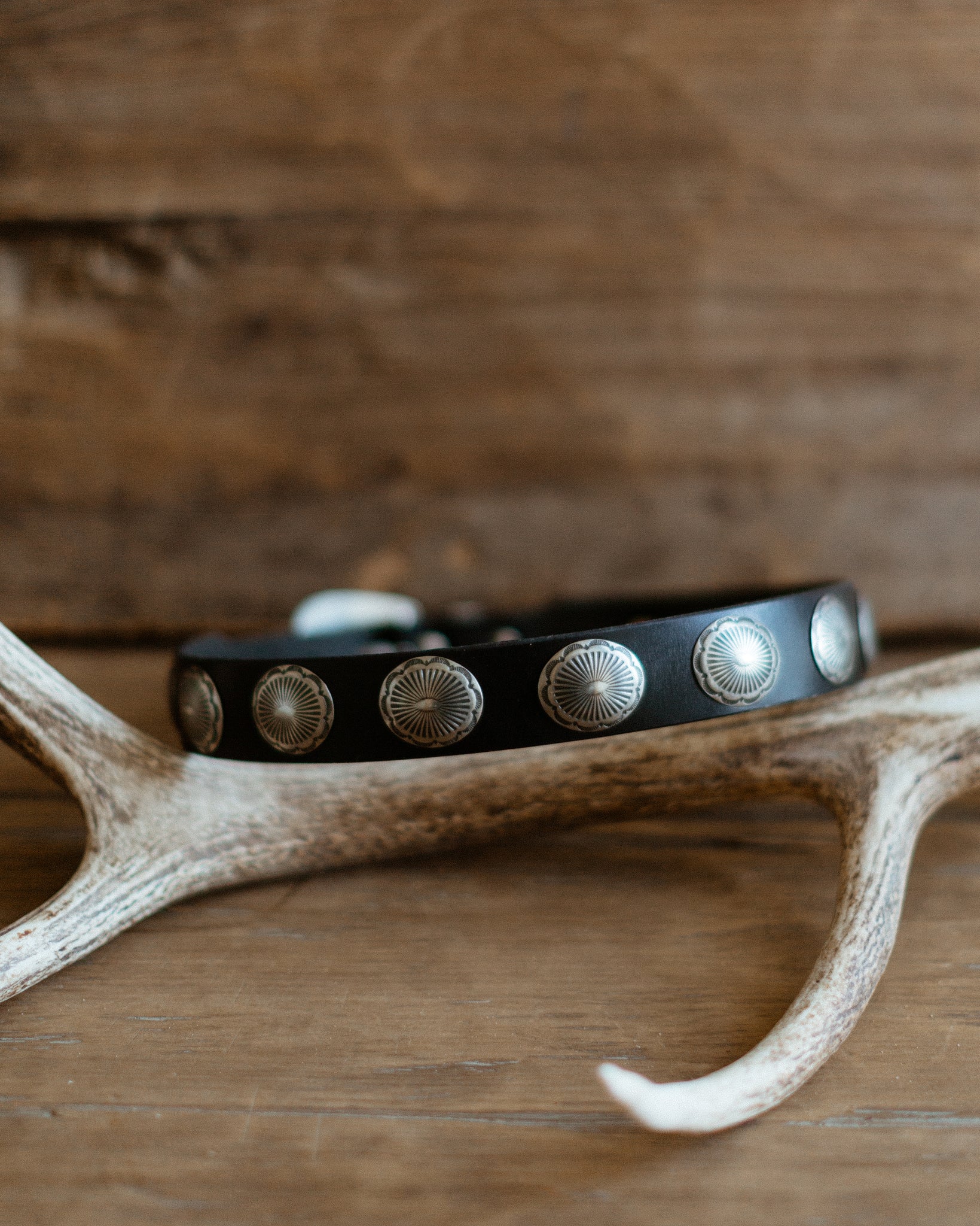 WOMEN'S CUSTOM TAPERED CONCHO WESTERN BLACK LEATHER BELT– Crossbow