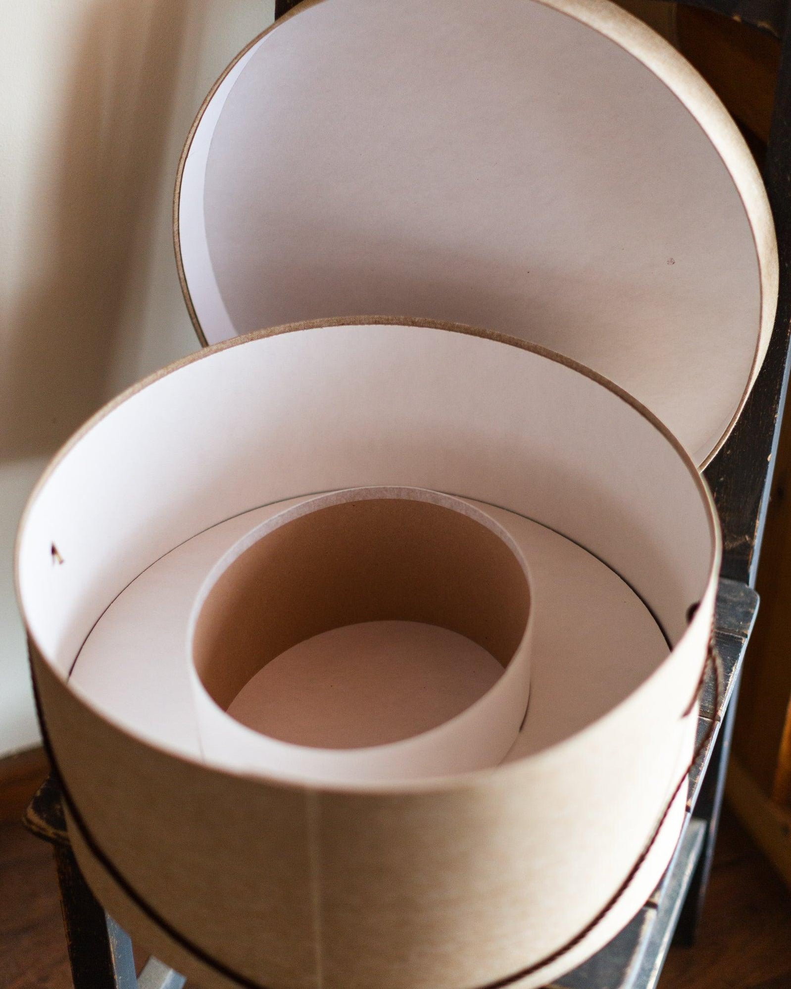 ROUND CROSSBOW HAT BOX– Crossbow